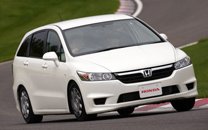 เต็มตาคันจริง! Honda Stream โฉมใหม่