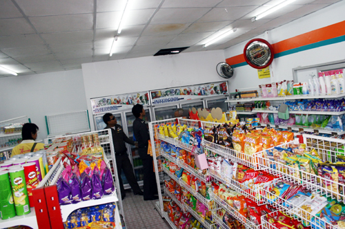 โจรอาละวาดบุกงัดร้าน “108 shop” ใจกลางเมืองศรีราชาติดถนนสุขุมวิท