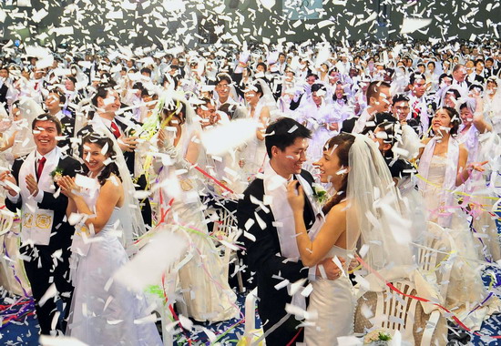 Thousands marry in Unification Church wedding in S.Korea