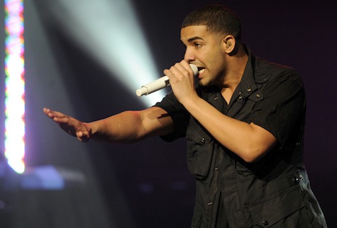 "เดรก" อึ้ง! แฟนคลับสาวสักตัวอักษร DRAKE บนหน้าผาก