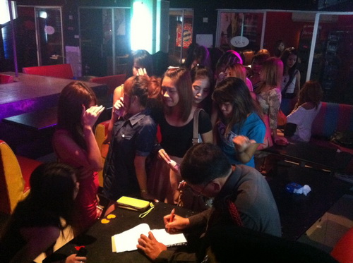 ชุดเฉพาะกิจ บช.น.ลุยจับ 2 สถานบันเทิงโลกีย์ย่านสะพานควาย