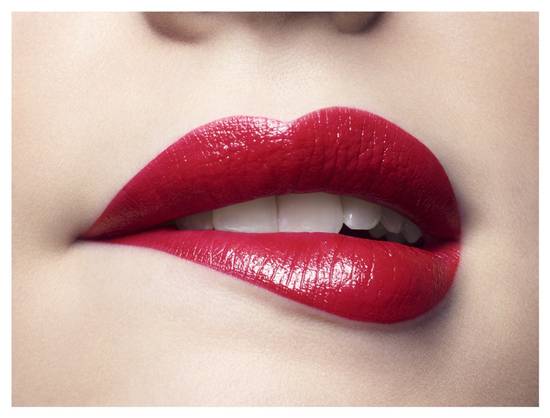 GLAM RED LIPS เลือกลิปสติกสีแดงสุดหรูไว้ไปปาร์ตี้กับเพื่อนสาว