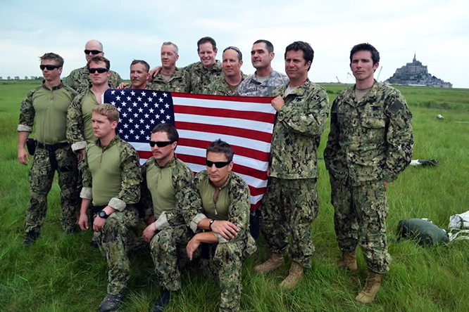 สวมชุดใหม่ลายพรางดิจิตอล AOR2 ทัพเรือสหรัฐสลัดทิ้ง "บลูเบอร์รี ...