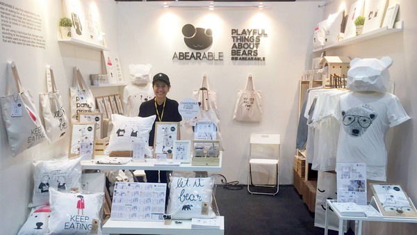 'Abearable' เสื้อเปลี่ยนสีตามอุณหภูมิ สื่อความสนุกเมื่อสวมใส่