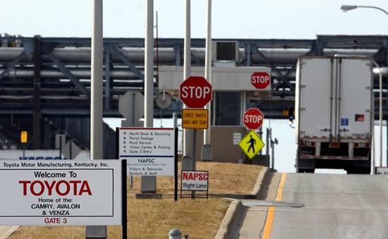 Toyota to build test track for self-driving cars