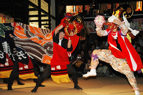 ญี่ปุ่นเชื่อว่ายอมให้สิงโตงับแล้วจะโชคดี : Shishimai