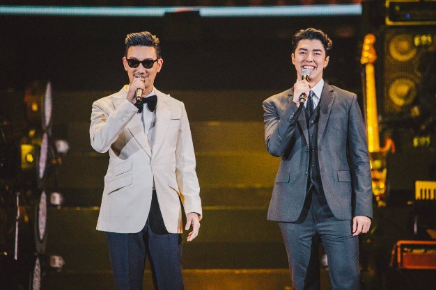 ชาว SINGHA MUSIC ใจคอบ่ดี!! บุรินทร์ กระโดดลงเวที สัมผัสสาวกดิสโก้ระยะ ...