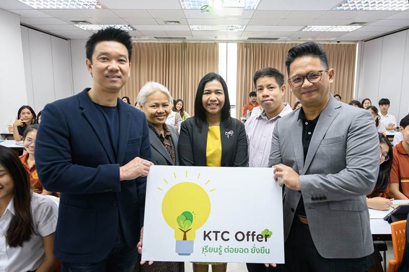 ผู้บริหารเคทีซีปันความรู้ทางการเงินนอกห้องเรียน ในโครงการ “KTC Offer เรียนรู้ ต่อยอด ยั่งยืน”