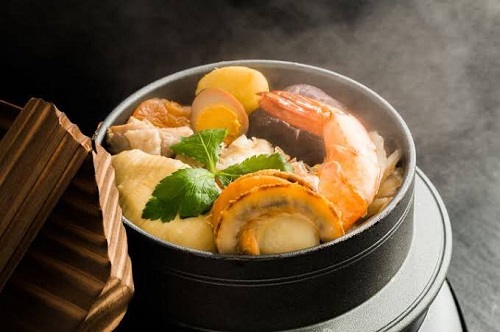 คำว่า Okama ความหมายตรงตัวแปลว่า " หม้อ" ครับ!! คนญี่ปุ่นยังเข้าใจผิด