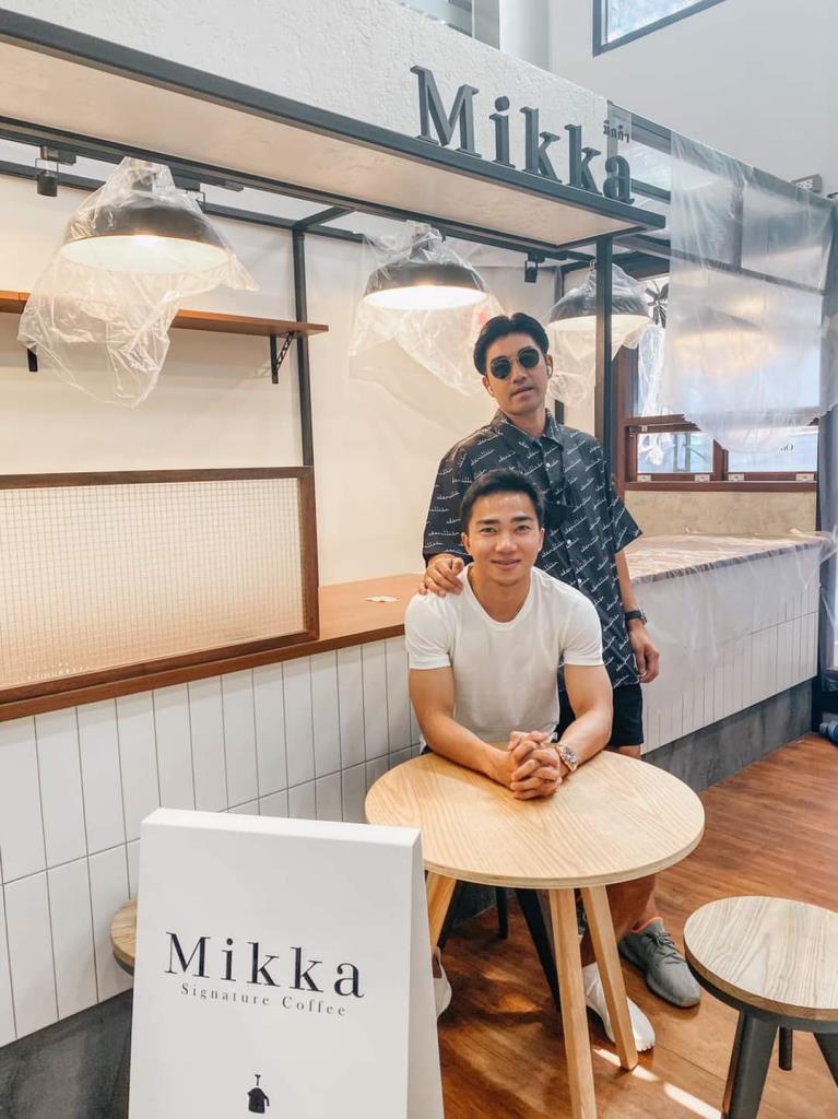 "ชนาธิป" สวมบทเถ้าแก่ เปิดร้านกาแฟ Mikka Cafe ร่วมกับ "โค้ชอ้น"