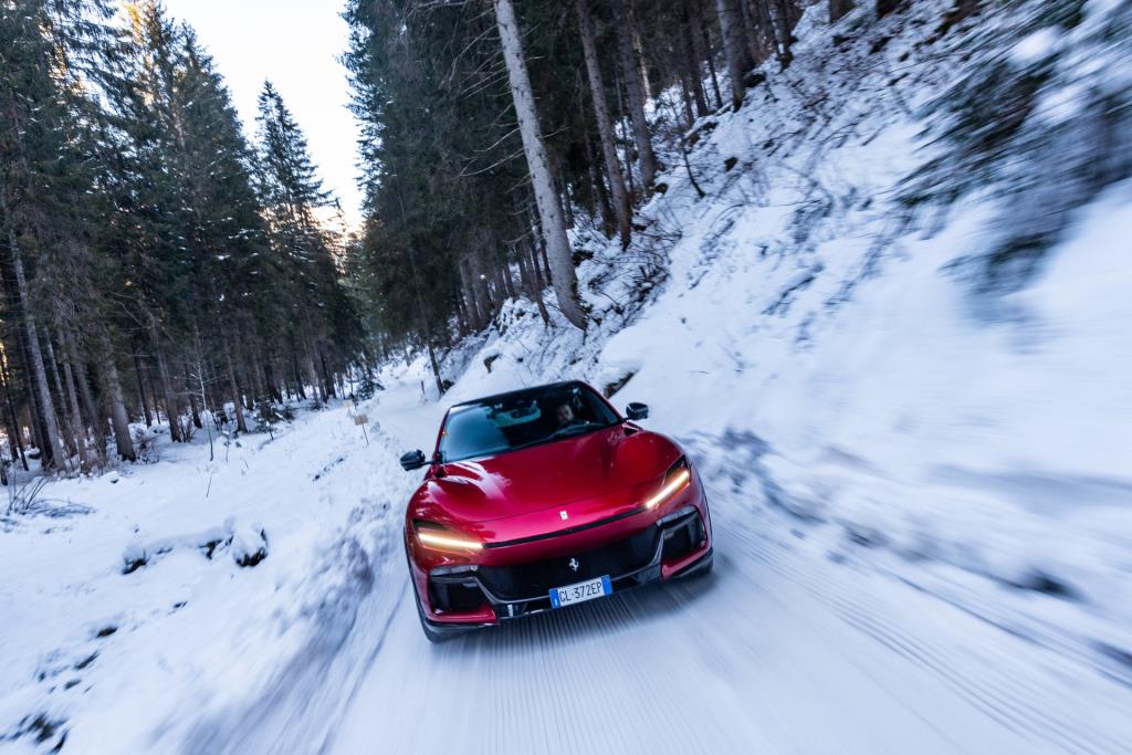 10 เรื่องน่ารู้ของ Ferrari Purosangue