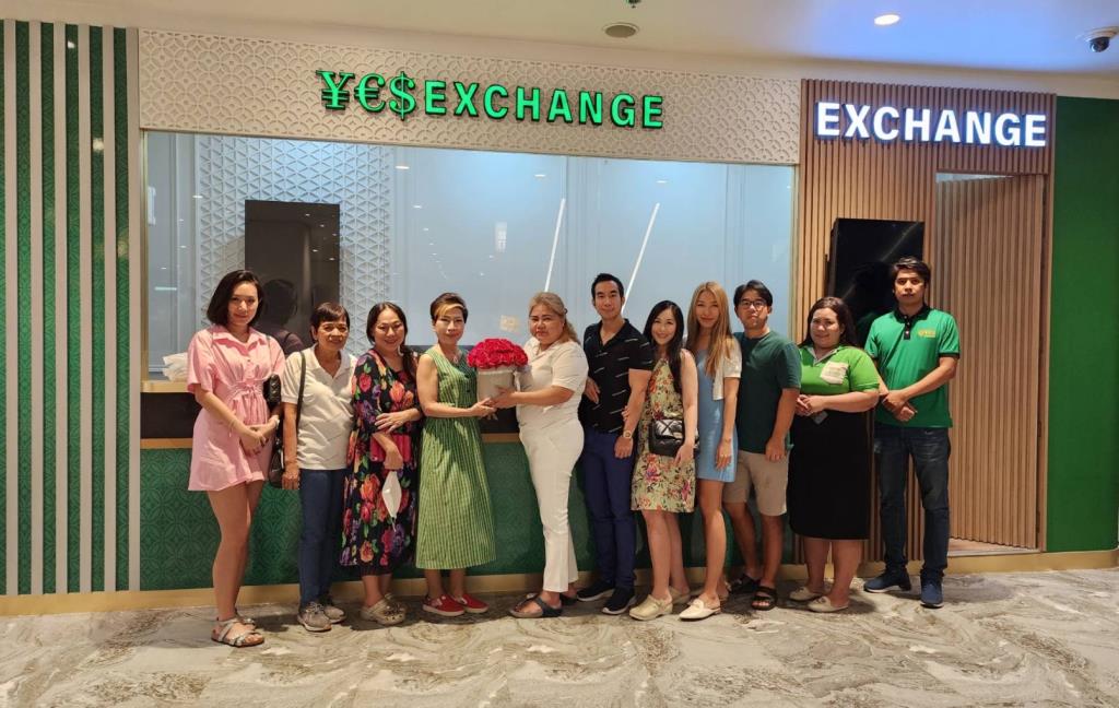 ร่วมแสดงความยินดีเปิด “Yes Exchange” สาขาไอคอนสยาม