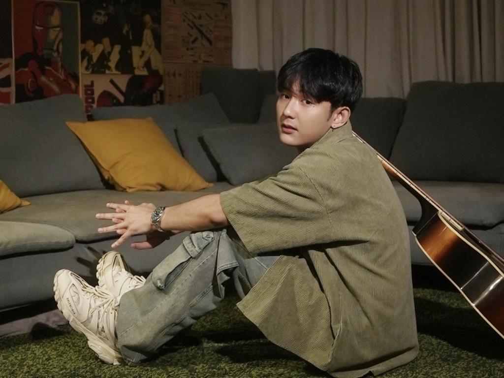 “แค่” ซิงเกิ้ลใหม่จาก First Anuwat แทนความรู้สึกกับความสัมพันธ์ที่จบไปแล้ว