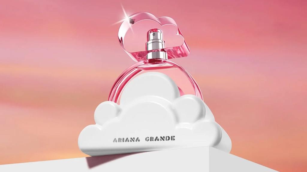 อารีอานา กรานเด เปิดตัวน้ำหอมกลิ่นใหม่ "คลาวด์ พิงก์"