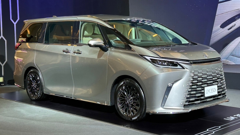 "เลกซัส LM 350h" ใหม่ มีทั้งรุ่น 4 ที่นั่ง และ 7 ที่นั่ง ราคา 6,290,000 - 7,590,000 บาท