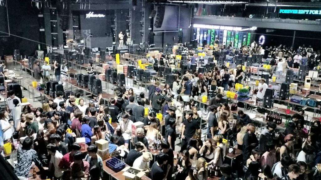 เด้ง นอภ.คลองหลวง ไปภาชี เซ๋นผับ Heaven Rangsit ปล่อยเด็กเข้าใช้บริการ