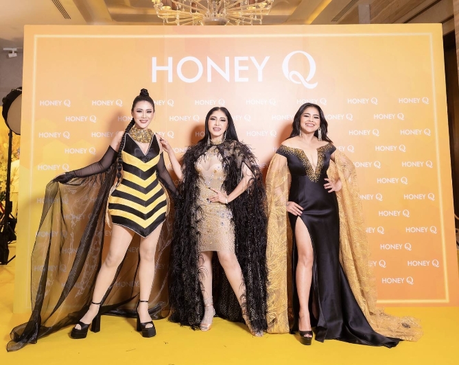 "เอ้-ตั๊ก-น้ำผึ้ง" ฟาดกันสุด ในงาน เปิดรังนางพญาผึ้ง HONEY Q AWARD