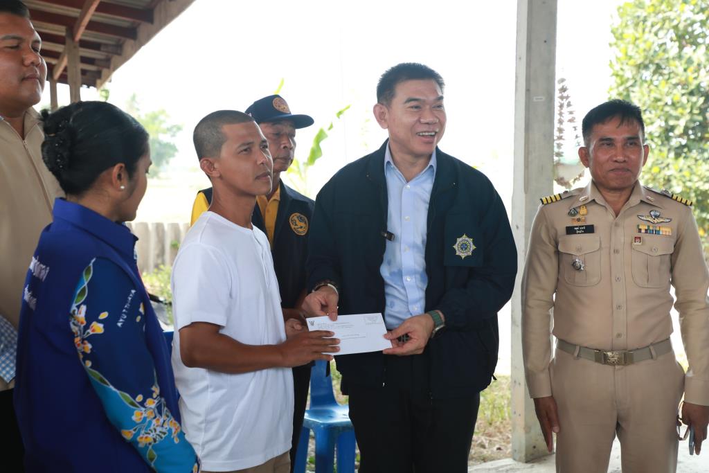 "บิ๊กหลวง" เยี่ยมชุมชนบำบัด CBTx บ้านมาลาอี ยกย่องแก้ปัญหายาเสพติดยั่งยืน