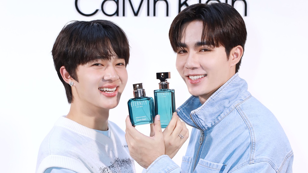 ‘ซี-นุนิว’ ควงคู่ เปิดตัวน้ำหอมคู่รัก 2 กลิ่นใหม่ของน้ำหอมระดับตำนาน CK ...