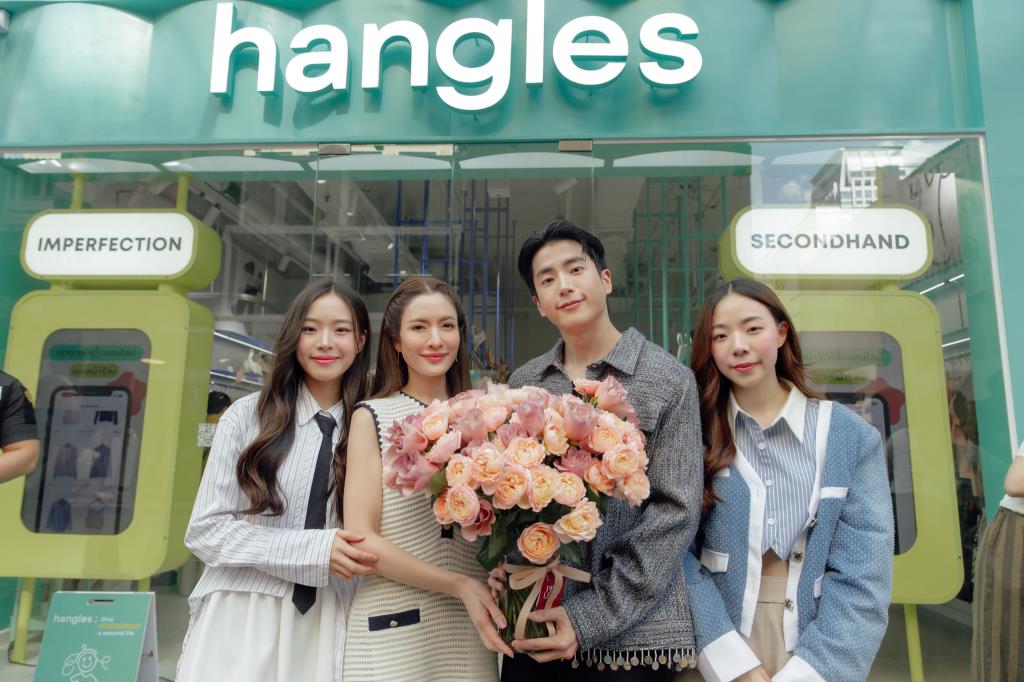 “แอฟ” หอบกุหลาบให้เป็นกำลังใจ! “นนกุล” เปิดร้าน “hangles (แฮงเกิลส์)Flagship store” รวมแฟชั่นมือสอง