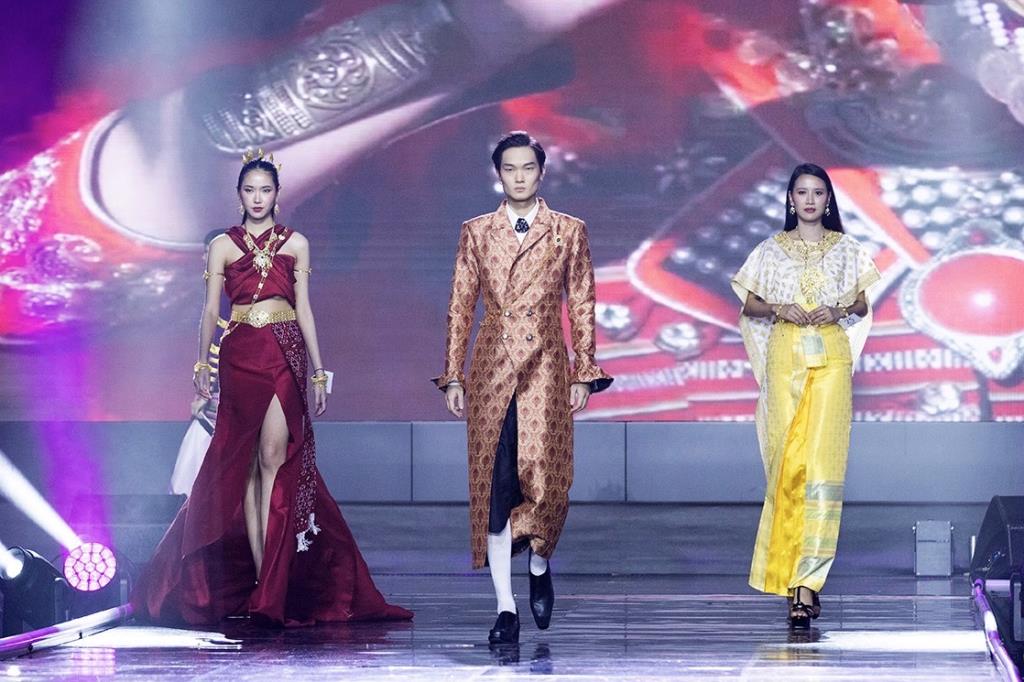 สุดปัง “มิ้นท์ รัญชน์รวี” คว้ารางวัล Model Star Award 2024 จากงาน Asia ...