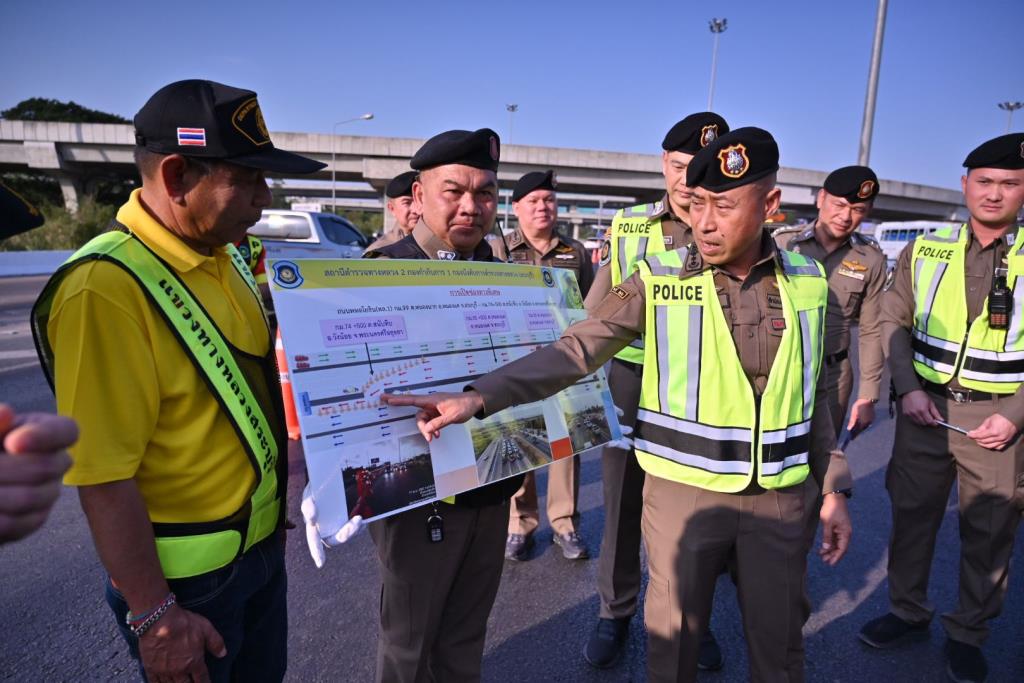 Photo Gallery ประชาชนเริ่มกลับเข้า กทม พบบางจุดจราจรหนาแน่น เร่งเปิด