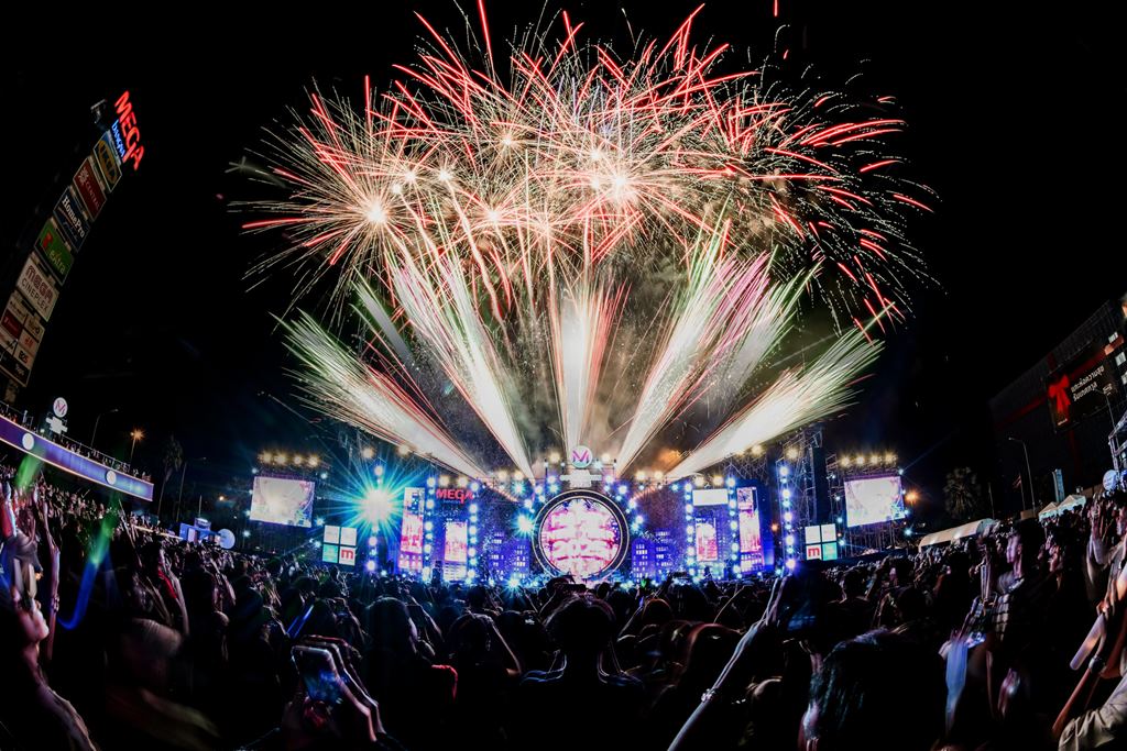 เมกาบางนา ฉลองคืนข้ามปีเต็มอิ่มกว่า 10 ชั่วโมงเต็ม