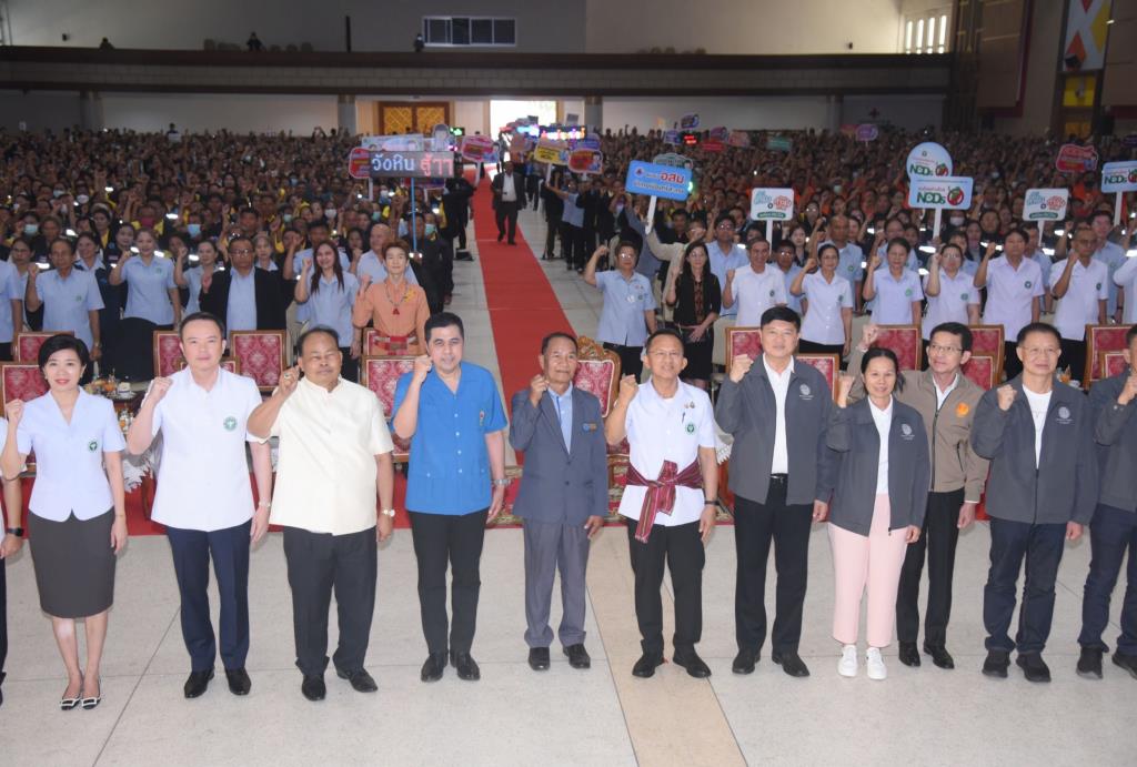 “สมศักดิ์” เดินสายต่อเนื่อง บุกศรีสะเกษ คิกออฟคนไทยห่างไกล NCDs ประกาศเป้าปี 68 นับคาร์บ 50 ล้านคน