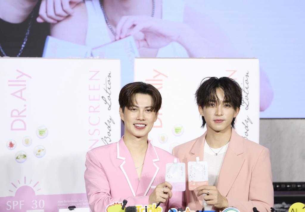 Photo Gallery DR.Ally เปิดตัวโลชั่นกันแดดรับซัมเมอร์ ดึงสองหนุ่มฮอต ...