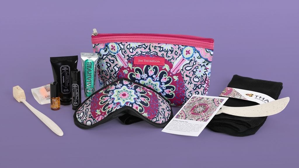 จิม ทอมป์สัน ดีไซน์กระเป๋า Amenity Kit 12 ลายใหม่ ให้ผู้โดยสาร Royal Silk